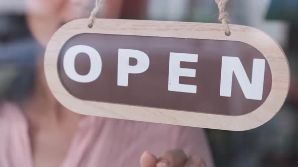 Small business opening up. Turning the sign from close to open. 4k ...