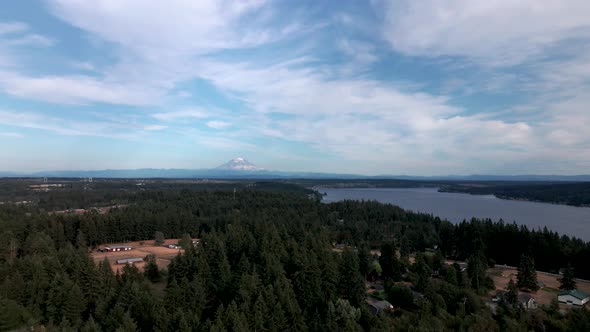 Mt Rainier, Wispy stratus clouds, forested suburban Washington, Puget ...