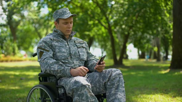 Disabled Military Man Scrolling Smartphone Photos, Rest in City Park ...