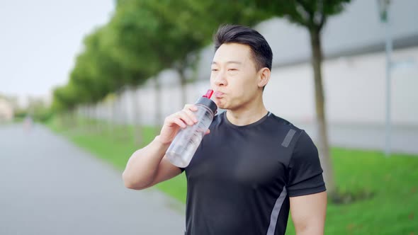 Tired exhausted dehydrated Athlete man runner drinking water bottle ...