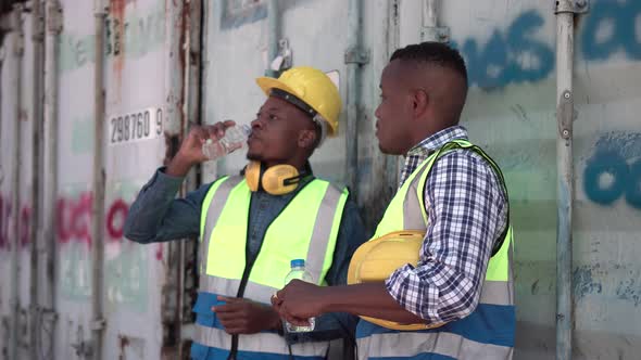 Workers taking a break from work, Dock workers drinking water and ...