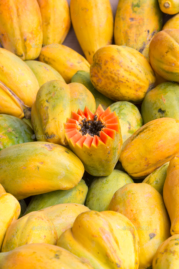 Pattern of fresh yellow mangos in Manaus food market, Brazil Stock ...