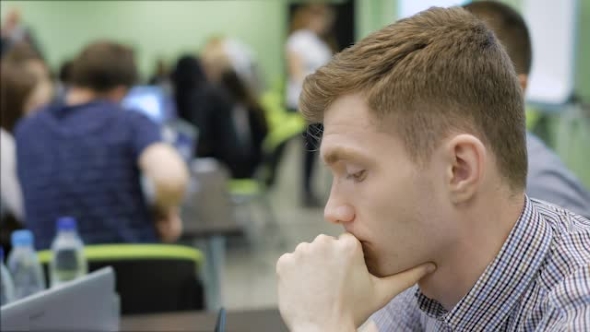 The Audience at the College. Students Communicate and Prepare for ...