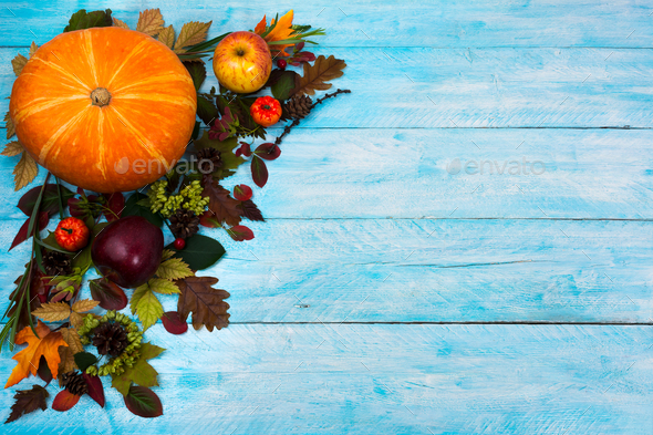 Happy Thanksgiving greeting with fall leaves on blue wooden bac Stock ...