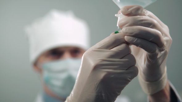 the Doctor Is Preparing a Dropper for the Patient Chemotherapy, Stock ...