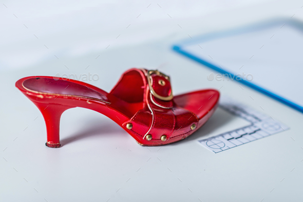 Forensic science expert examining objects from a crime scene Stock ...