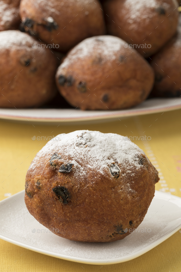 Single oliebol, traditional Dutch pastry for New Year's Eve Stock Photo ...