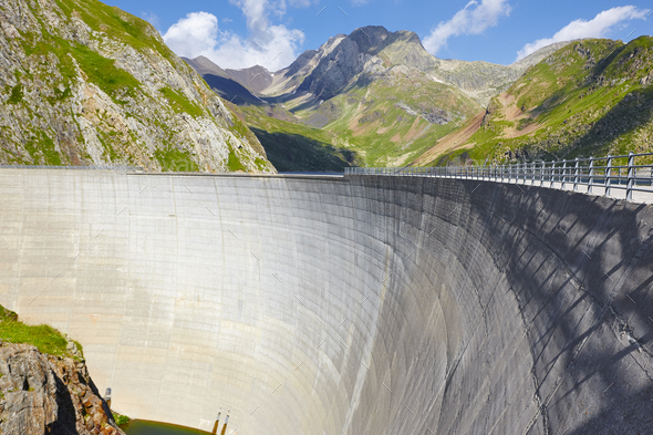 Llauset dam in Aragon. Hydroelectric energy power. Trekking route ...