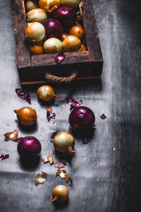detail of onion inside the box with dark background Stock Photo by ...