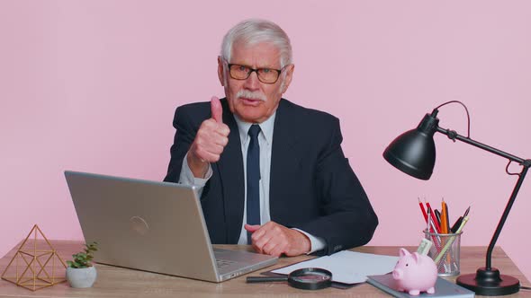 Senior Office Business Man Showing Thumbs Up and Nodding in Approval ...