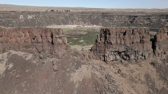 Passing through a jagged butte and revealing Sun Lakes-Dry Falls State ...