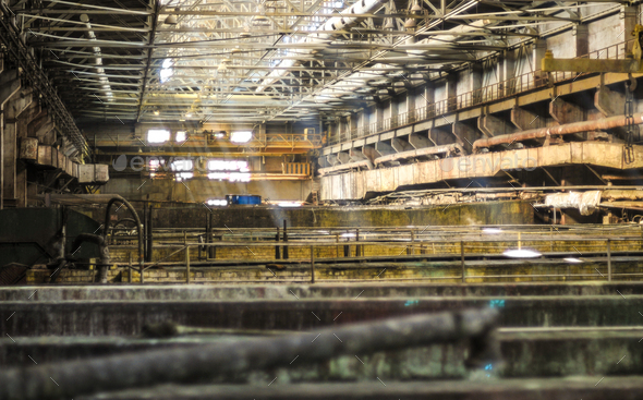 Baths and cans of chemically active liquid in hazardous industries ...