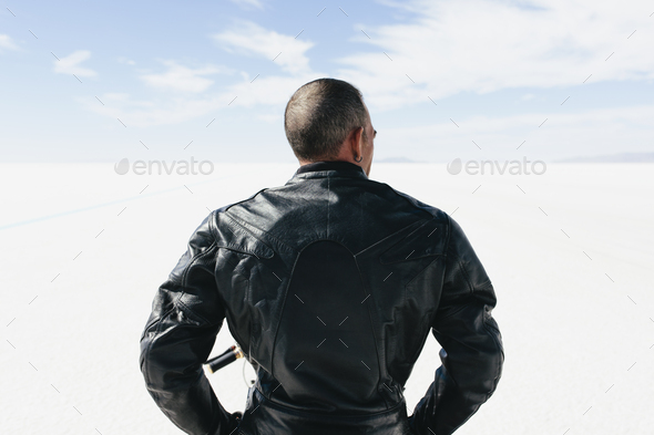 View from behind of motorcyclist at start line on the Salt Flats Stock ...