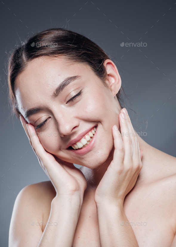 Beautiful smile woman face naturaltanned skin make up beauty female ...