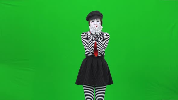 Mime Girl Is Crying and Screaming Out Loudly. Chroma Key., Stock Footage