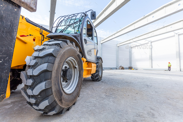 Industrial warehouse construction. Rotating telehandler vehicle Stock ...