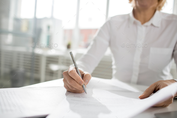 Signing paper Stock Photo by Pressmaster | PhotoDune