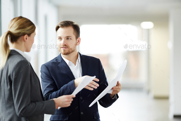 Explaining points of contract Stock Photo by Pressmaster | PhotoDune