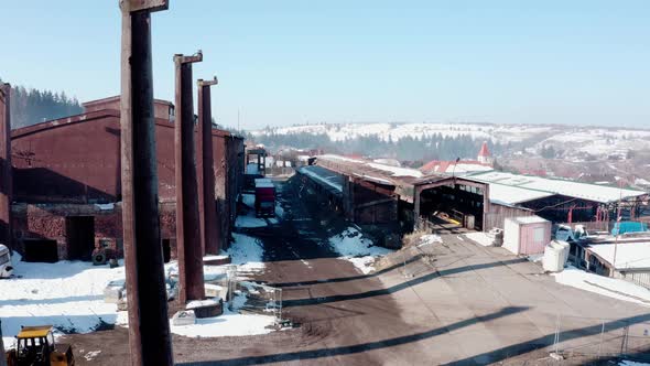 Rusty Steel Columns And Warehouse Buildings With Old Equipment And ...