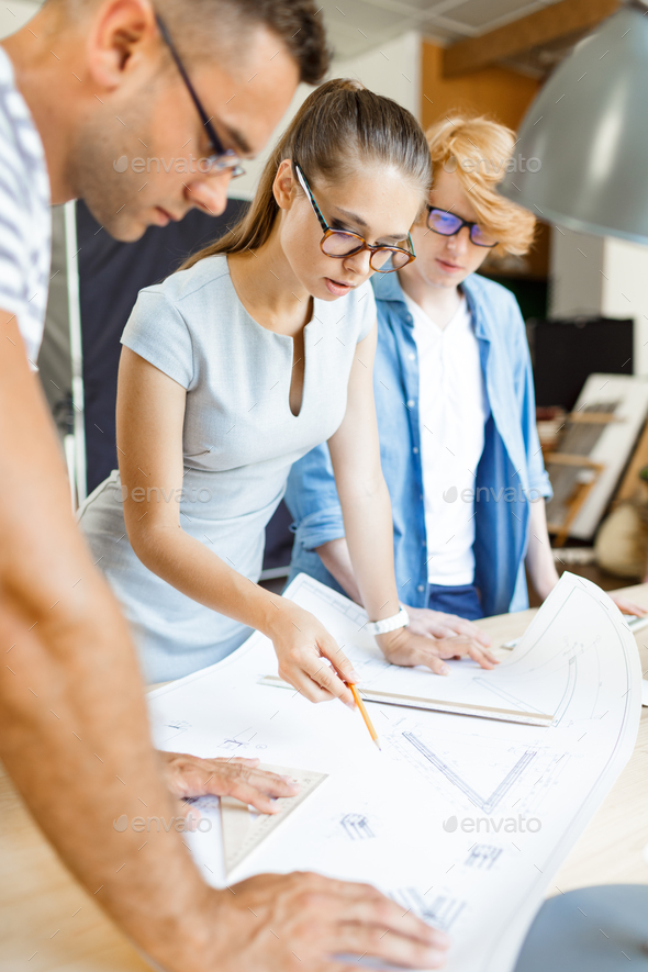 Explaining sketch Stock Photo by Pressmaster | PhotoDune