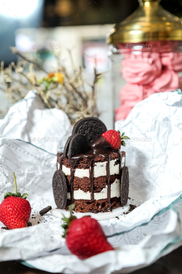 oreo cake with oreo cookies strawberry chocolate syrop side view Stock ...