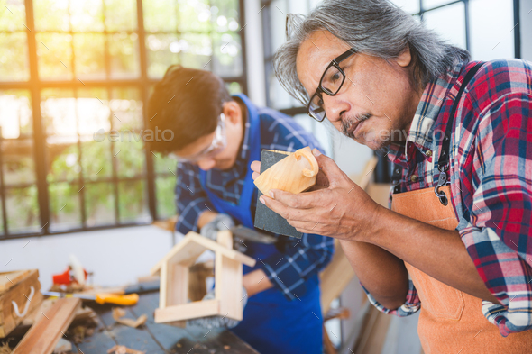 carpenters team work together creatively, creative carpenter trainer ...