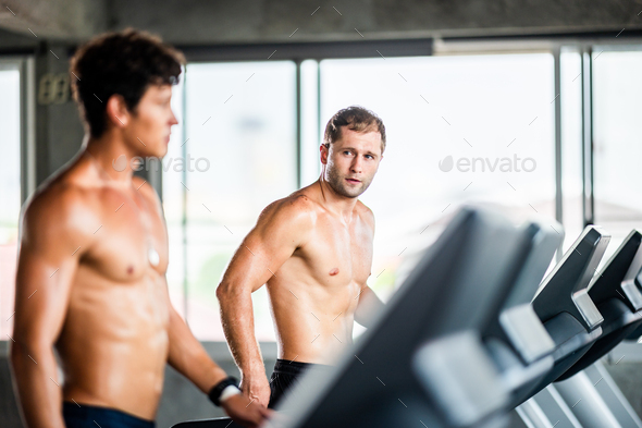 handsome and strong young man working out, Doing intense exercise in ...
