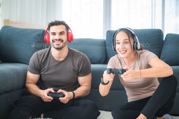 happy family concept, young couple having fun and enjoying to playing ...