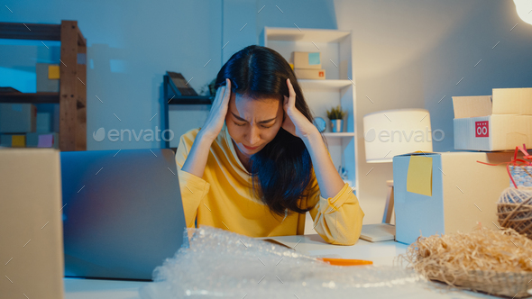 Asia businesswoman look around room full of product stuff and parcel ...