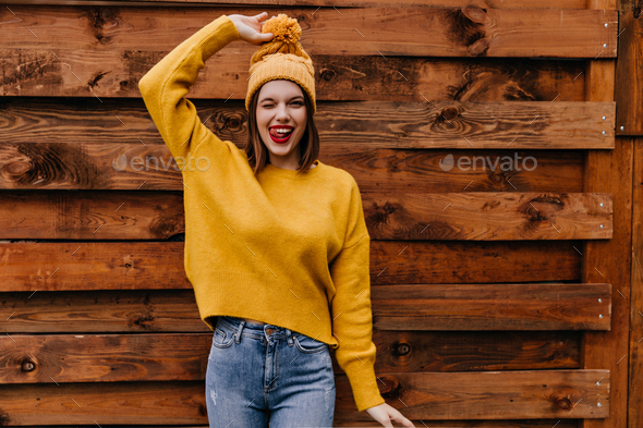 Ecstatic girl in stylish autumn clothes smiling to camera. Indoor photo ...