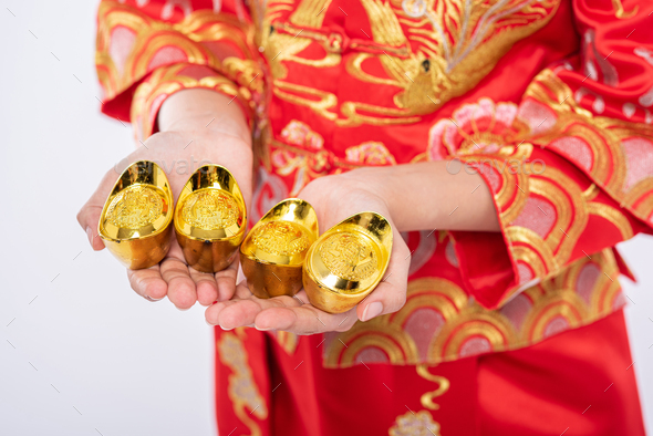 Woman wear Cheongsam suit give gold to her family for lucky in chinese ...