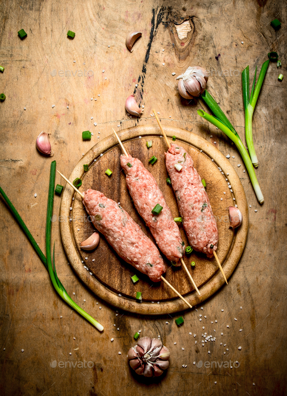 Raw kebab of beef with garlic and onions. Stock Photo by Artem_ka ...