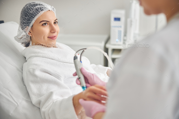 Doctor conducting a skin rejuvenation treatment on female hands Stock ...