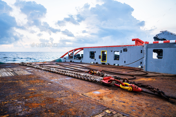 Vessel crew preparing vessel for static tow tanker lifting Stock Photo ...