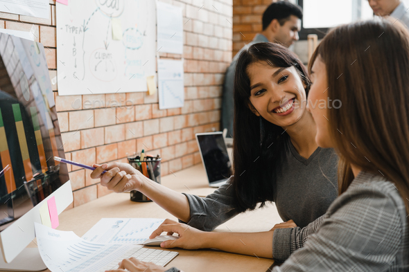 Japanese female boss supervisor teaching intern or new employee ...