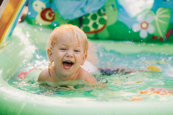 child plays in the pool. Little girl in the pool, smiling child Stock ...
