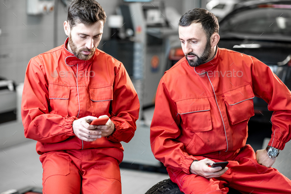 Car service workers during a break at the tire mounting service Stock ...