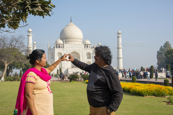 Romantic Indian couple in love at Taj Mahal , Agra, India. Stock Photo ...