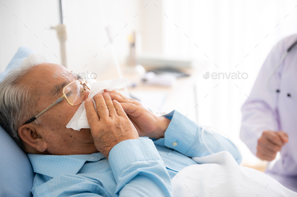 elderly patient old man in concept of health insurance, visit ...