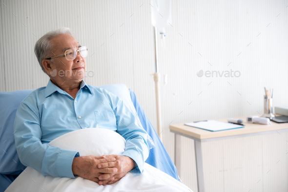 elderly patient old man in concept of health insurance, visit ...