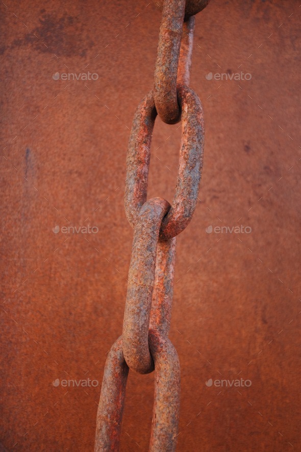 detail of a rusty old chain link on a metal background Stock Photo by ...