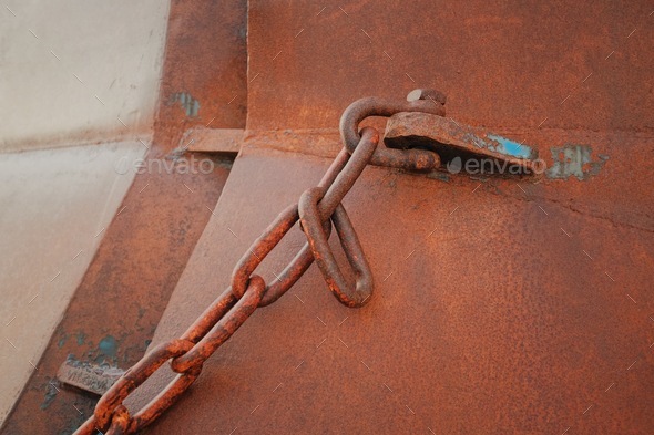 detail of a rusty old chain link on a metal background Stock Photo by ...
