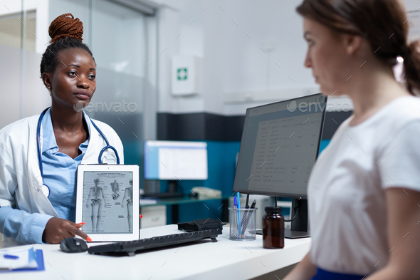 African american radiologist doctor explaining radiology expertise ...