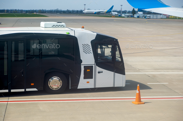 Airplane wing and special bus for moving passengers from aircraft to ...