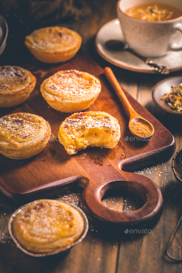Pastel de nata - traditional Portuguese egg custard tart pastry Stock ...