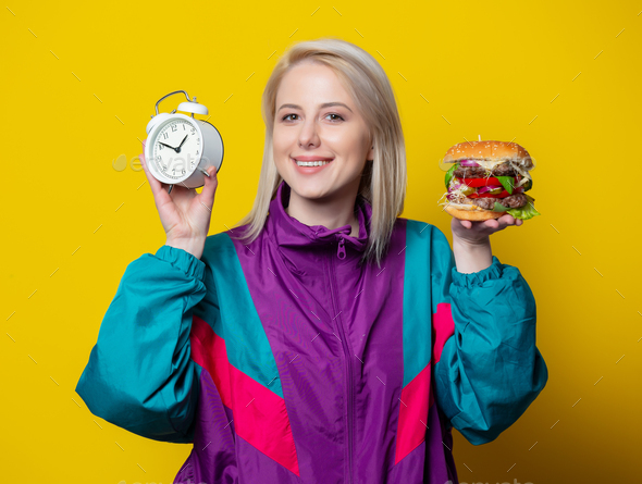 smiling girl in 80s clothes style with burger and alarm clock Stock ...