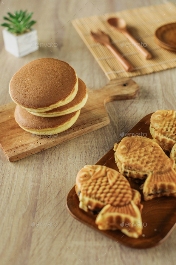 Dorayaki and Taiyaki Stock Photo by Garakta-Studio | PhotoDune