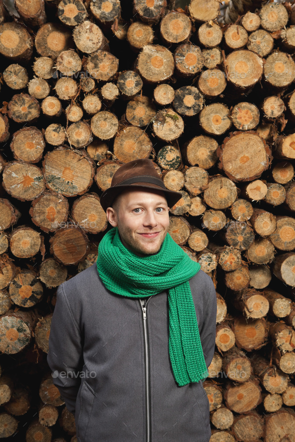 Germany, Berlin, Wandlitz, Young man smiling, portrait Stock Photo by ...