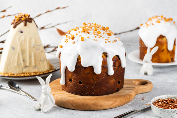 Traditional ukrainian easter cake with marshmallow glaze. Cottage ...