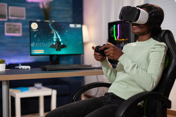 Focused african american cyber gamer holding gaming controller Stock ...